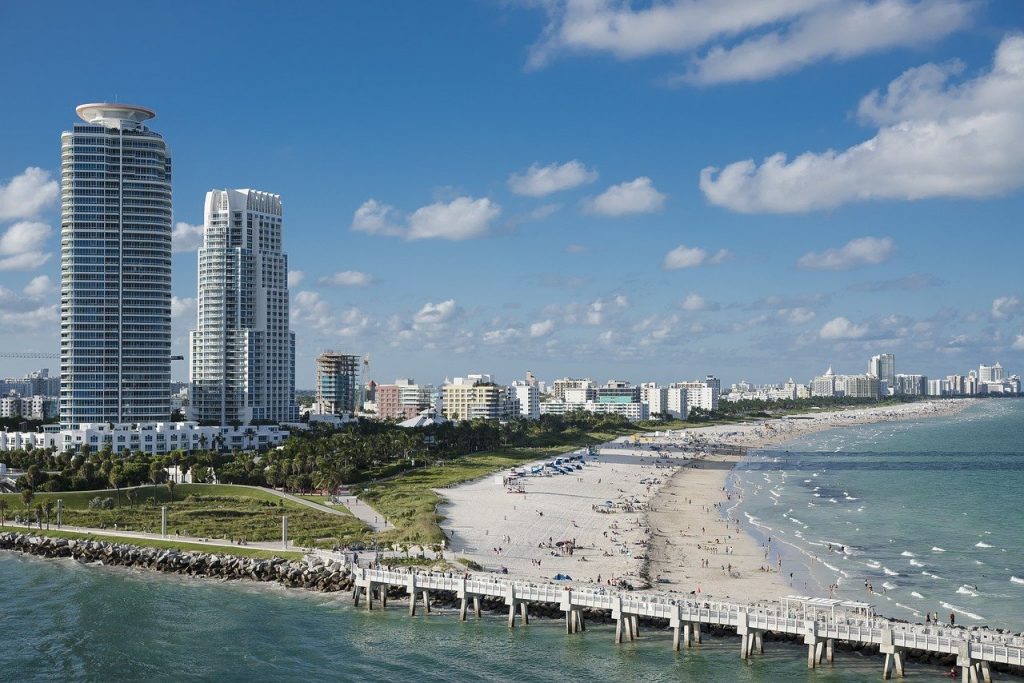 Guía para trabajar en Miami. Consejos para conseguir un empleo.
